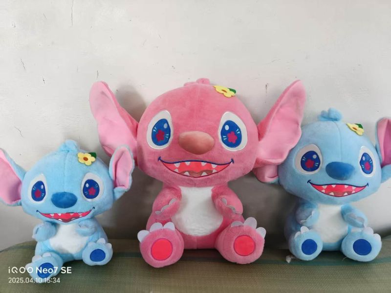 STICH CON FLOR CELESTE 50CM – Paraiso Peluches